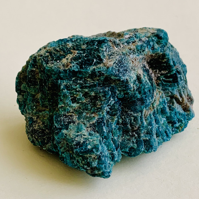 Apatit neopracovaný minerál